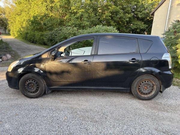 Melns Toyota Corolla Verso 2005 Joniškis, ar dzinēja tilpumu 2.00 L un nobraukumu 400 tūkst. km par 650 €, foto 1 vietnē AUTOMOTO.COM.LV