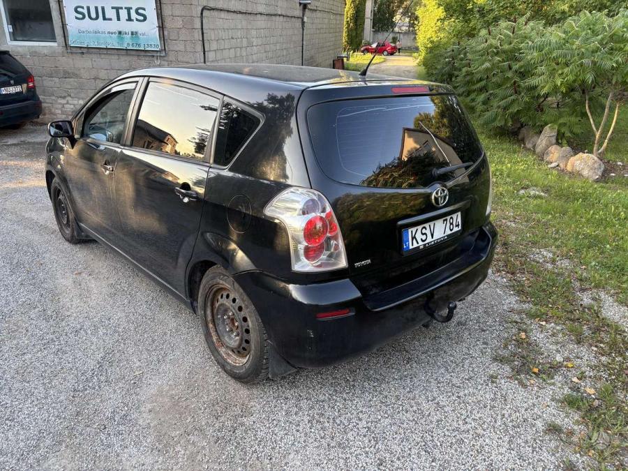 Black Toyota Corolla Verso 2005 in Joniskis, with an engine capacity of 2.00 L and mileage of 400 thousand km for 650 €, photo 3 on AUTOMOTO.COM.LV
