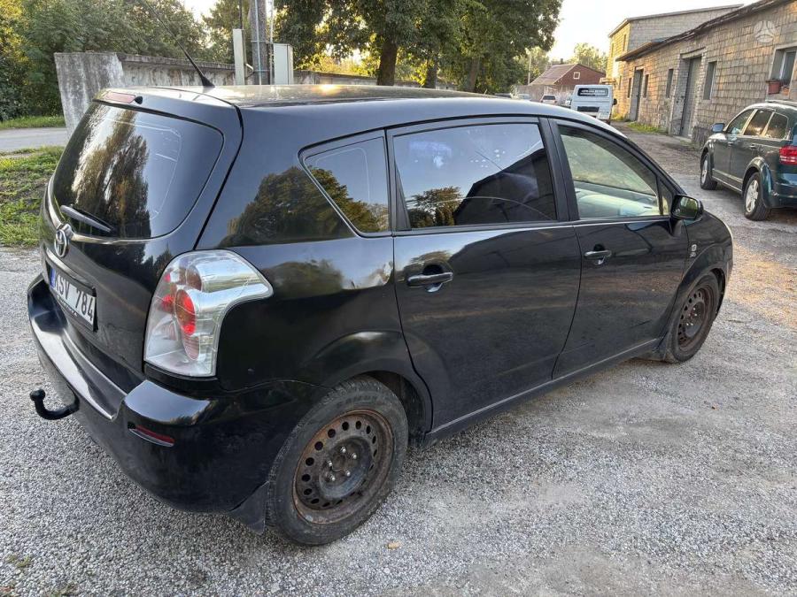 Black Toyota Corolla Verso 2005 in Joniskis, with an engine capacity of 2.00 L and mileage of 400 thousand km for 650 €, photo 5 on AUTOMOTO.COM.LV