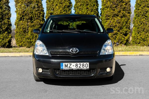 Black Toyota Corolla Verso 2006 in Jelgava, with an engine capacity of 2.20 L and mileage of 280 thousand km for 2450 €, photo 2 on AUTOMOTO.COM.LV