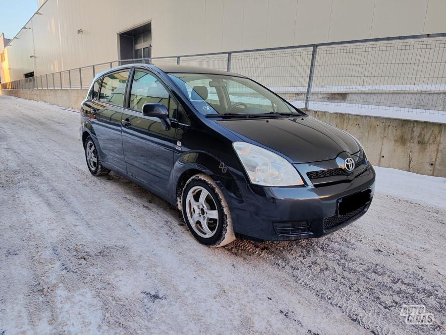 Melns Toyota Corolla Verso 2006 Viļņa, ar dzinēja tilpumu 2.00 L un nobraukumu 239 tūkst. km par 1000 €, foto 1 vietnē AUTOMOTO.COM.LV