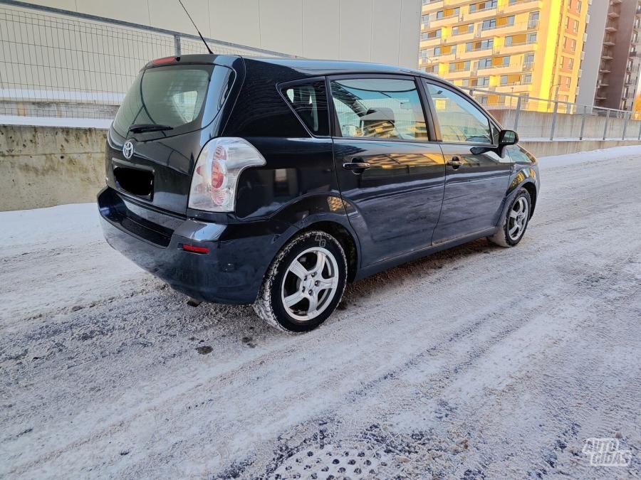 Melns Toyota Corolla Verso 2006 Viļņa, ar dzinēja tilpumu 2.00 L un nobraukumu 239 tūkst. km par 1000 €, foto 4 vietnē AUTOMOTO.COM.LV