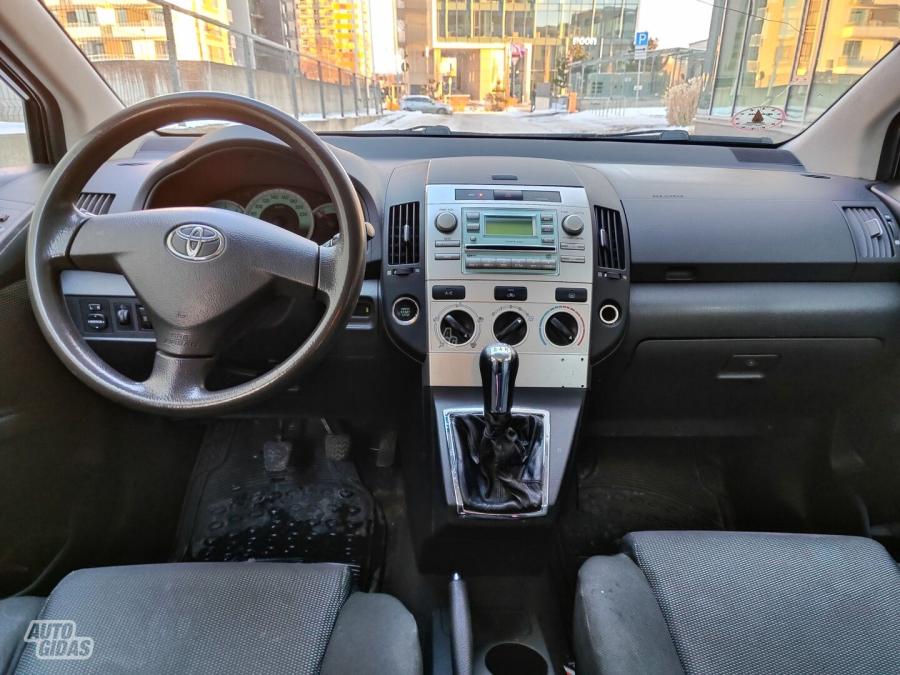 Melns Toyota Corolla Verso 2006 Viļņa, ar dzinēja tilpumu 2.00 L un nobraukumu 239 tūkst. km par 1000 €, foto 7 vietnē AUTOMOTO.COM.LV