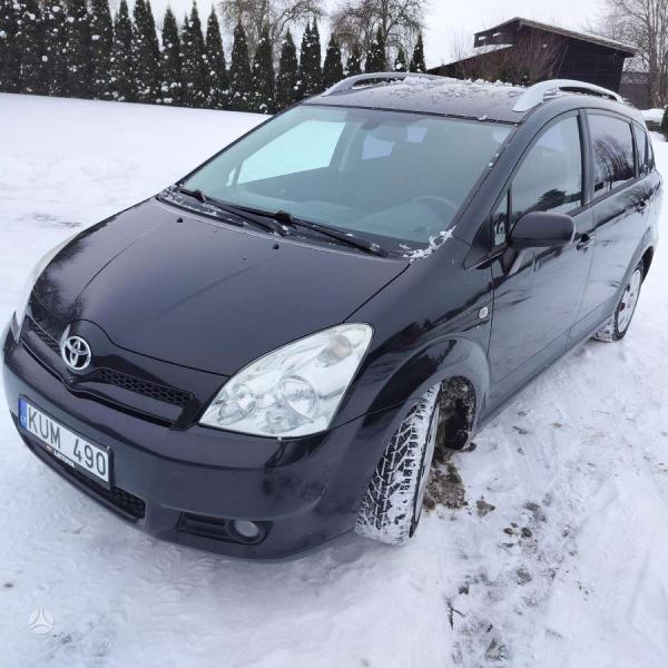 Melns Toyota Corolla Verso 2006 Širvintos, ar dzinēja tilpumu 2.23 L un nobraukumu 294 tūkst. km par 2150 €, foto 1 vietnē AUTOMOTO.COM.LV