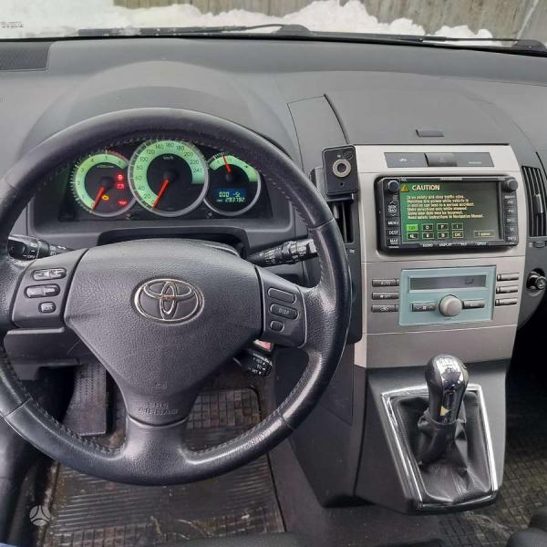 Melns Toyota Corolla Verso 2006 Širvintos, ar dzinēja tilpumu 2.23 L un nobraukumu 294 tūkst. km par 2150 €, foto 5 vietnē AUTOMOTO.COM.LV