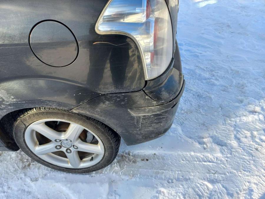 Black Toyota Corolla Verso 2006 in Panevezys, with an engine capacity of 2.23 L and mileage of 373 thousand km for 840 €, photo 5 on AUTOMOTO.COM.LV