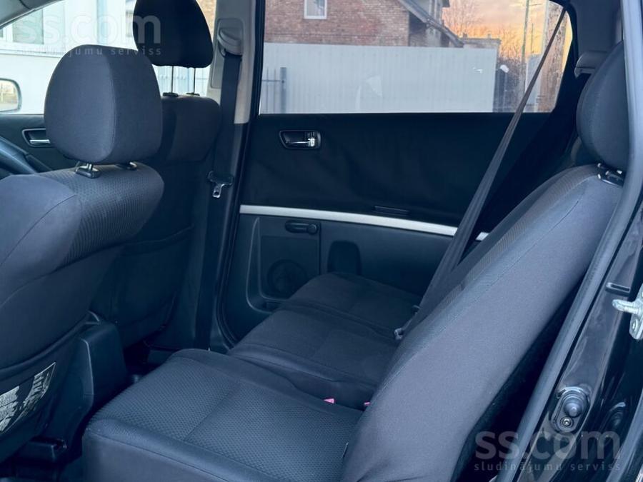 Melns Toyota Corolla Verso 2006 Jelgava, ar dzinēja tilpumu 2.20 L un nobraukumu 415 tūkst. km par 2200 €, foto 12 vietnē AUTOMOTO.COM.LV