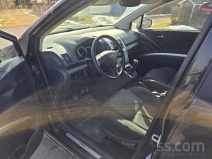 Black Toyota Corolla Verso 2006 in Gulbene, with an engine capacity of 2.20 L and mileage of 395 thousand km for 1900 €, photo 11 on AUTOMOTO.COM.LV