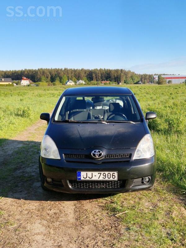 Black Toyota Corolla Verso 2006 in Riga, with an engine capacity of 2.20 L and mileage of 325 thousand km for 2050 €, photo 1 on AUTOMOTO.COM.LV