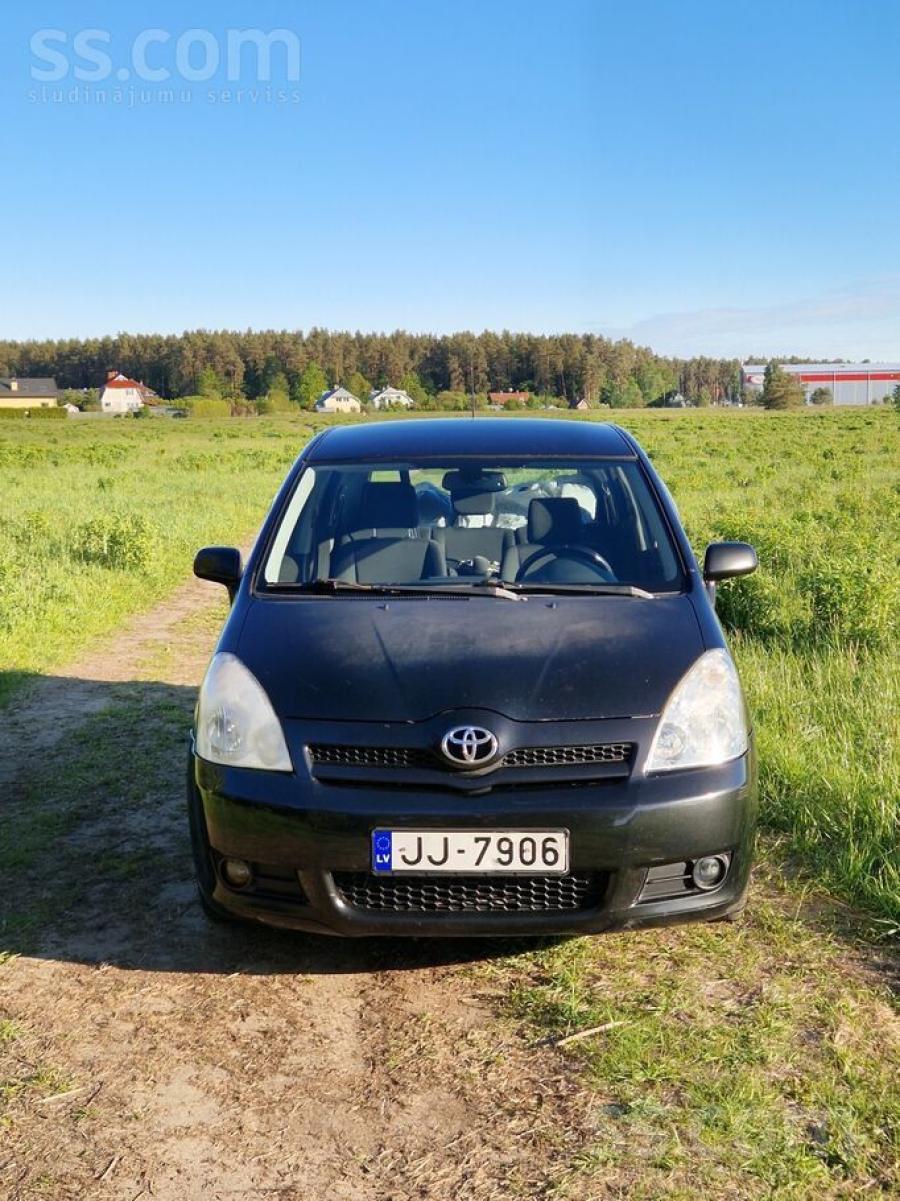 Black Toyota Corolla Verso 2006 in Riga, with an engine capacity of 2.20 L and mileage of 325 thousand km for 2050 €, photo 1 on AUTOMOTO.COM.LV