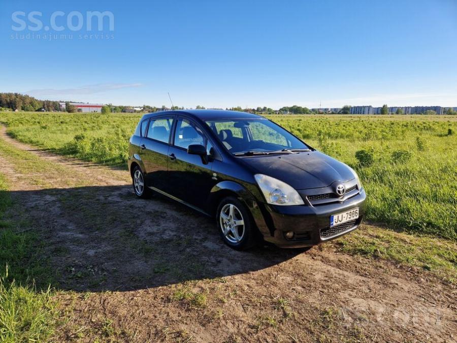 Black Toyota Corolla Verso 2006 in Riga, with an engine capacity of 2.20 L and mileage of 325 thousand km for 2050 €, photo 3 on AUTOMOTO.COM.LV