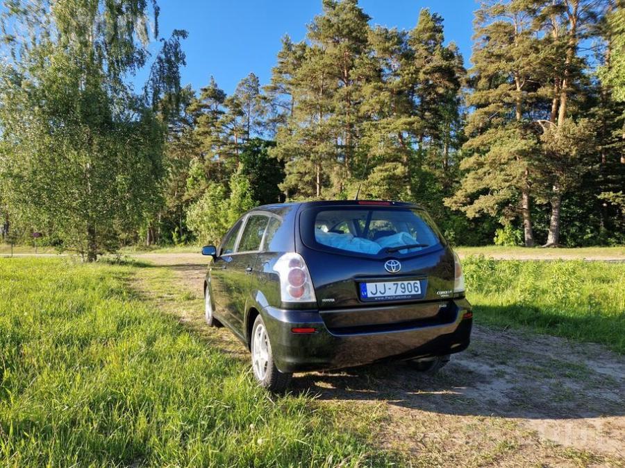 Black Toyota Corolla Verso 2006 in Riga, with an engine capacity of 2.20 L and mileage of 325 thousand km for 2050 €, photo 5 on AUTOMOTO.COM.LV