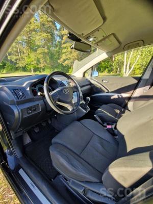 Black Toyota Corolla Verso 2006 in Riga, with an engine capacity of 2.20 L and mileage of 325 thousand km for 2050 €, photo 6 on AUTOMOTO.COM.LV