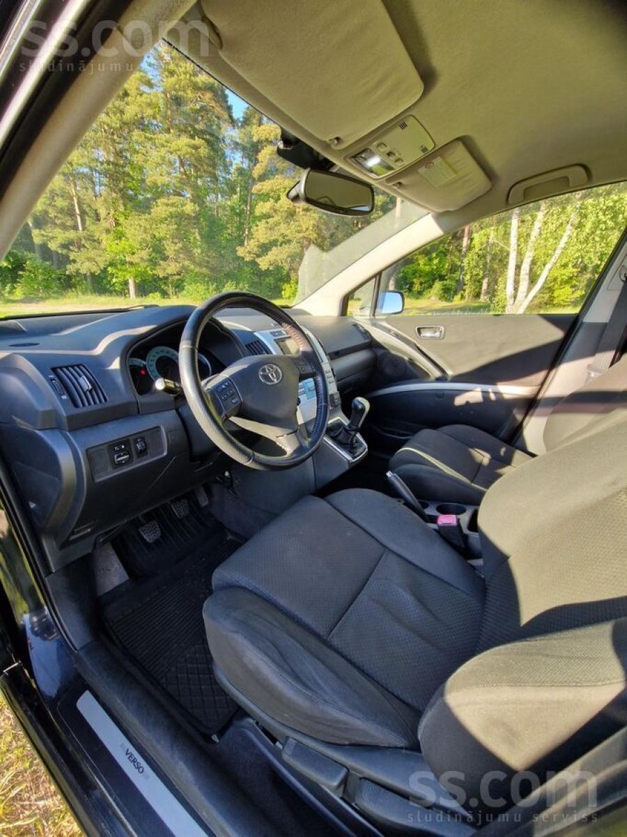 Black Toyota Corolla Verso 2006 in Riga, with an engine capacity of 2.20 L and mileage of 325 thousand km for 2050 €, photo 6 on AUTOMOTO.COM.LV