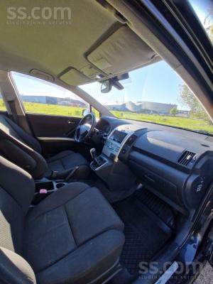 Black Toyota Corolla Verso 2006 in Riga, with an engine capacity of 2.20 L and mileage of 325 thousand km for 2050 €, photo 7 on AUTOMOTO.COM.LV