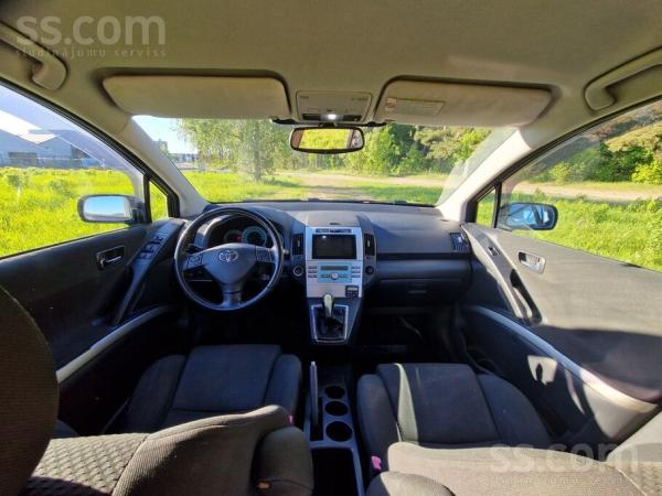 Black Toyota Corolla Verso 2006 in Riga, with an engine capacity of 2.20 L and mileage of 325 thousand km for 2050 €, photo 7 on AUTOMOTO.COM.LV