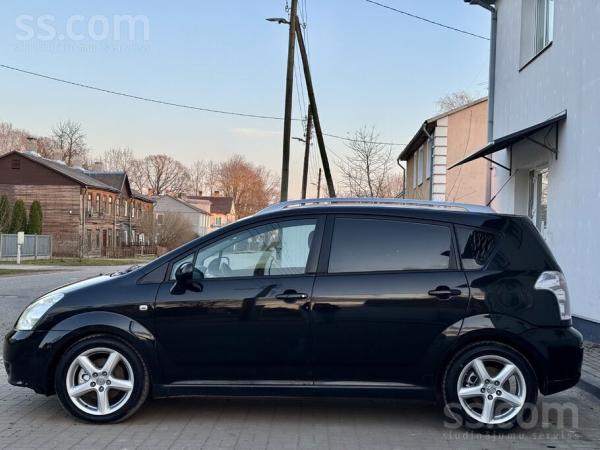 Black Toyota Corolla Verso 2006 in Jelgava, with an engine capacity of 2.20 L and mileage of 415 thousand km for 2300 €, photo 4 on AUTOMOTO.COM.LV