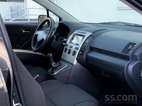 Black Toyota Corolla Verso 2006 in Jelgava, with an engine capacity of 2.20 L and mileage of 415 thousand km for 2300 €, photo 10 on AUTOMOTO.COM.LV