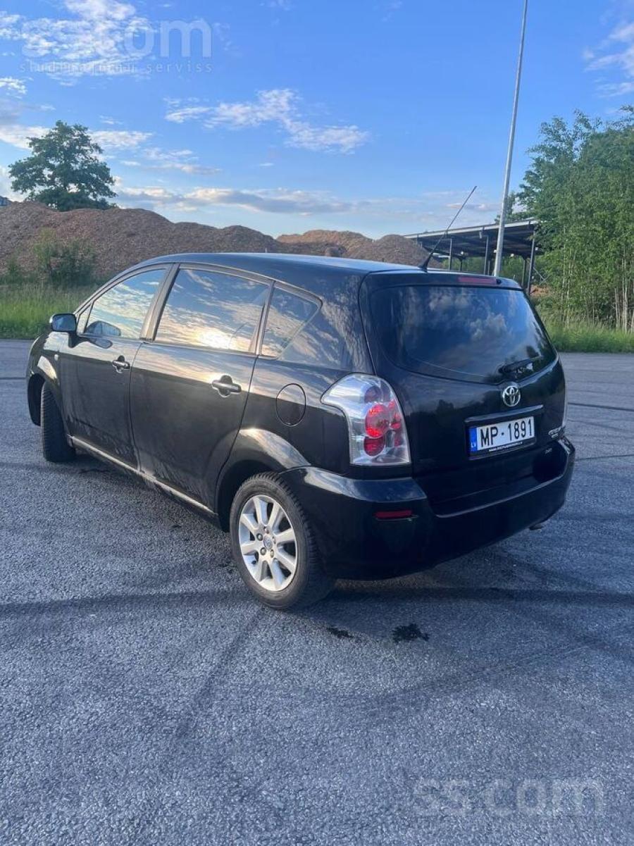 Melns Toyota Corolla Verso 2006 Rēzekne, ar dzinēja tilpumu 2.00 L un nobraukumu 289 tūkst. km par 2200 €, foto 3 vietnē AUTOMOTO.COM.LV