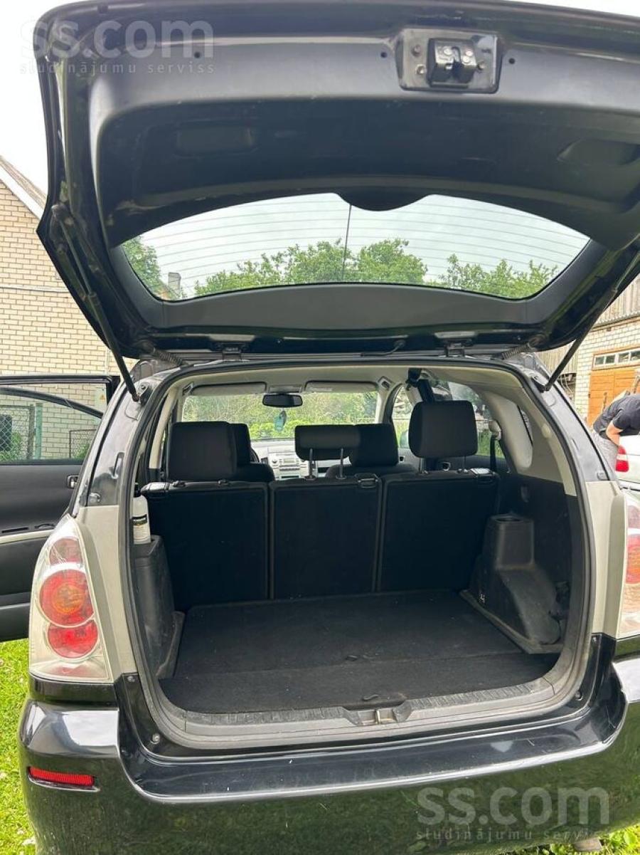 Melns Toyota Corolla Verso 2006 Rēzekne, ar dzinēja tilpumu 2.00 L un nobraukumu 289 tūkst. km par 2200 €, foto 4 vietnē AUTOMOTO.COM.LV