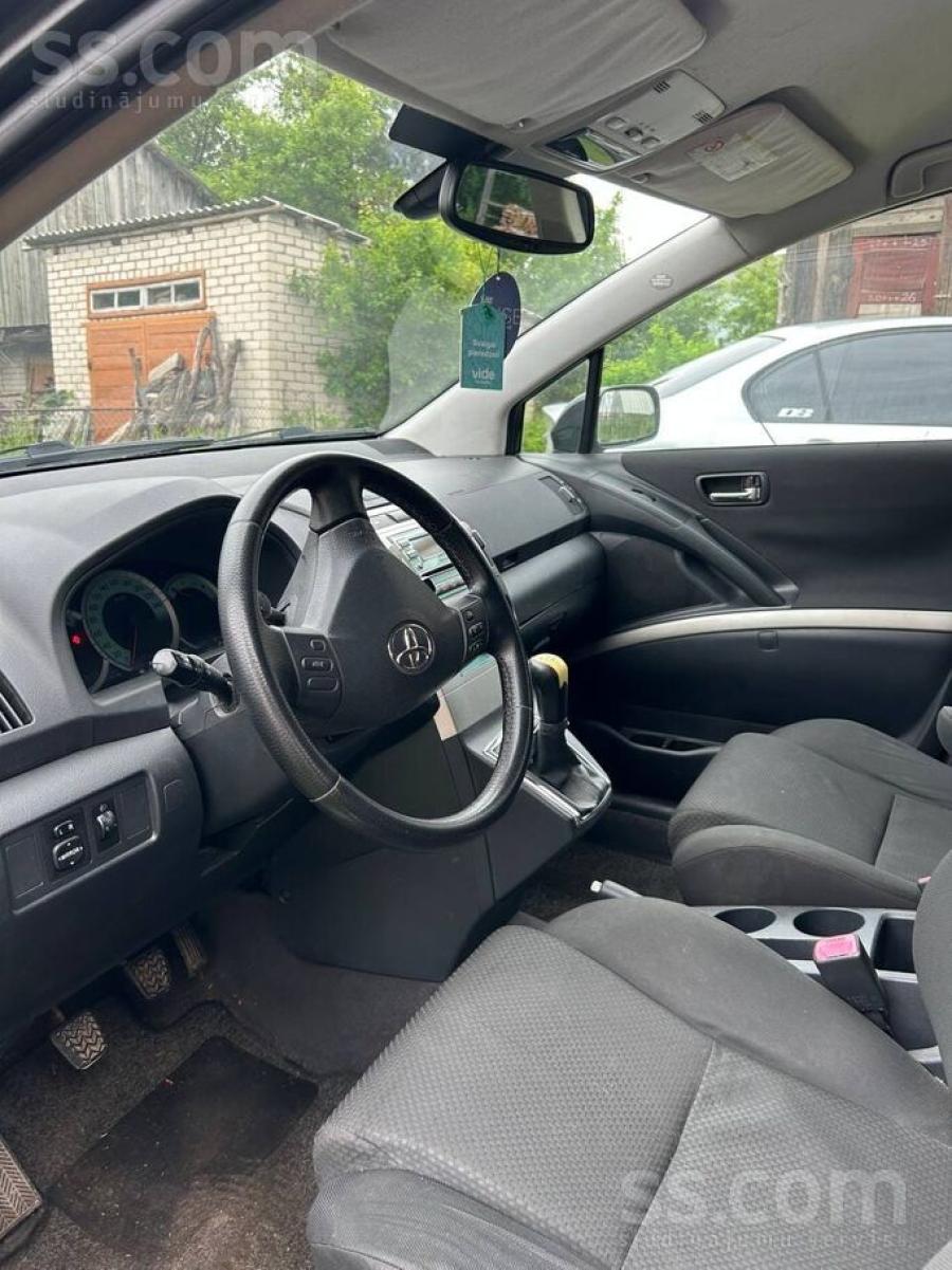 Melns Toyota Corolla Verso 2006 Rēzekne, ar dzinēja tilpumu 2.00 L un nobraukumu 289 tūkst. km par 2200 €, foto 5 vietnē AUTOMOTO.COM.LV