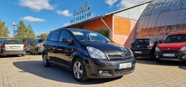 Black Toyota Corolla Verso 2006 in Valmiera, with an engine capacity of 2.20 L and mileage of 300 thousand km for 1850 €, photo 1 on AUTOMOTO.COM.LV