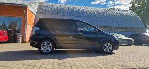 Melns Toyota Corolla Verso 2006 Valmiera, ar dzinēja tilpumu 2.20 L un nobraukumu 300 tūkst. km par 1850 €, foto 3 vietnē AUTOMOTO.COM.LV