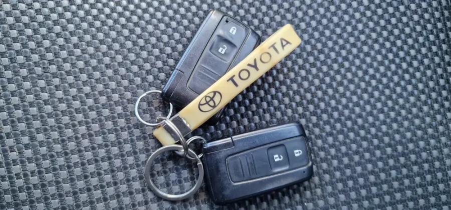 Melns Toyota Corolla Verso 2006 Valmiera, ar dzinēja tilpumu 2.20 L un nobraukumu 300 tūkst. km par 1850 €, foto 13 vietnē AUTOMOTO.COM.LV