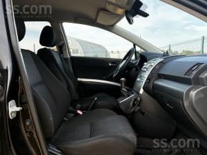 Melns Toyota Corolla Verso 2006 Saldus, ar dzinēja tilpumu 2.20 L un nobraukumu 250 tūkst. km par 1850 €, foto 14 vietnē AUTOMOTO.COM.LV