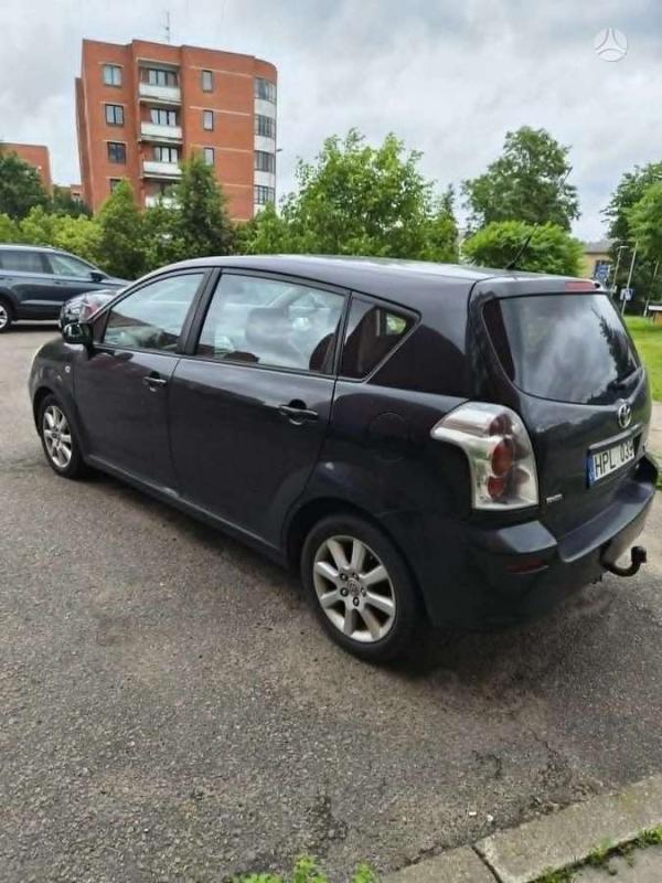 Melns Toyota Corolla Verso 2006 Viļņa, ar dzinēja tilpumu 2.23 L un nobraukumu 331 tūkst. km par 1450 €, foto 2 vietnē AUTOMOTO.COM.LV