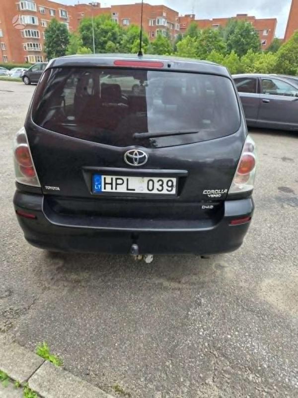 Melns Toyota Corolla Verso 2006 Viļņa, ar dzinēja tilpumu 2.23 L un nobraukumu 331 tūkst. km par 1450 €, foto 3 vietnē AUTOMOTO.COM.LV
