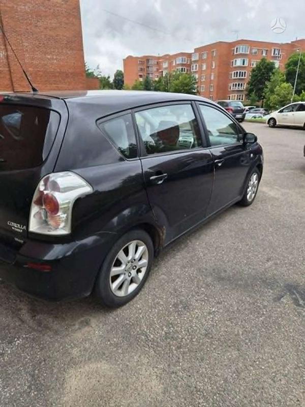 Melns Toyota Corolla Verso 2006 Viļņa, ar dzinēja tilpumu 2.23 L un nobraukumu 331 tūkst. km par 1450 €, foto 4 vietnē AUTOMOTO.COM.LV