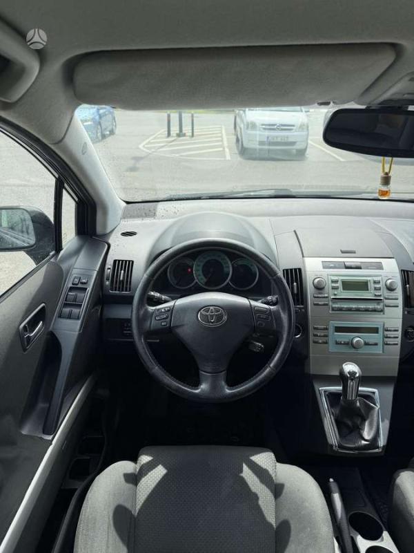 Melns Toyota Corolla Verso 2006 Šilutė, ar dzinēja tilpumu 2.23 L un nobraukumu 275 tūkst. km par 1300 €, foto 9 vietnē AUTOMOTO.COM.LV