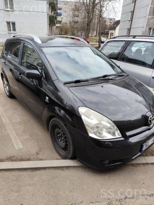 Black Toyota Corolla Verso 2006 in Daugavpils, with an engine capacity of 2.20 L and mileage of 322 thousand km for 1850 €, photo 3 on AUTOMOTO.COM.LV