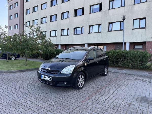 Toyota Corolla Verso 2006 in Klaipeda on AUTOMOTO.COM.LV Black Toyota Corolla Verso 2006 in Klaipeda, with an engine capacity of 2.20 L and mileage of 288 thousand km for 1550 β¬, photo 5 on AUTOMOTO.COM.LV