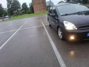 Melns Toyota Corolla Verso 2006 Plungė, ar dzinēja tilpumu 2.20 L un nobraukumu 304 tūkst. km par 1650 €, foto 4 vietnē AUTOMOTO.COM.LV