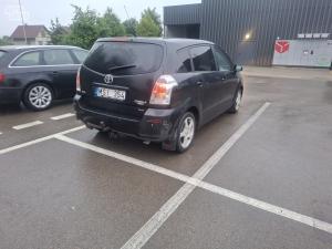 Melns Toyota Corolla Verso 2006 Plungė, ar dzinēja tilpumu 2.20 L un nobraukumu 304 tūkst. km par 1650 €, foto 5 vietnē AUTOMOTO.COM.LV