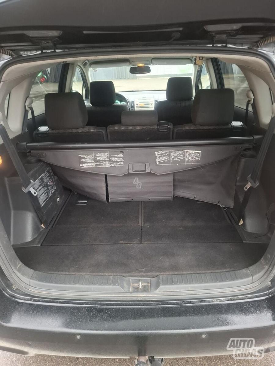 Melns Toyota Corolla Verso 2006 Plungė, ar dzinēja tilpumu 2.20 L un nobraukumu 304 tūkst. km par 1650 €, foto 9 vietnē AUTOMOTO.COM.LV