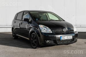 Black Toyota Corolla Verso 2006 in Jelgava, with an engine capacity of 2.20 L and mileage of 289 thousand km for 3000 €, photo  on AUTOMOTO.COM.LV