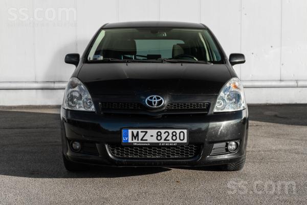 Melns Toyota Corolla Verso 2006 Jelgava, ar dzinēja tilpumu 2.20 L un nobraukumu 289 tūkst. km par 3000 €, foto 3 vietnē AUTOMOTO.COM.LV