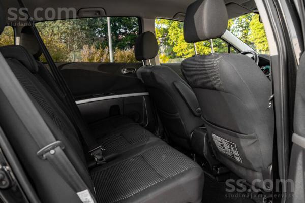Melns Toyota Corolla Verso 2006 Jelgava, ar dzinēja tilpumu 2.20 L un nobraukumu 289 tūkst. km par 3000 €, foto 9 vietnē AUTOMOTO.COM.LV