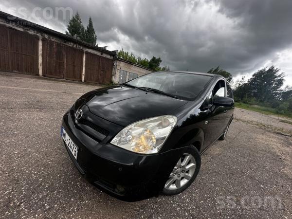 Melns Toyota Corolla Verso 2007 Daugavpils, ar dzinēja tilpumu 2.20 L un nobraukumu 322 tūkst. km par 2000 €, foto 1 vietnē AUTOMOTO.COM.LV