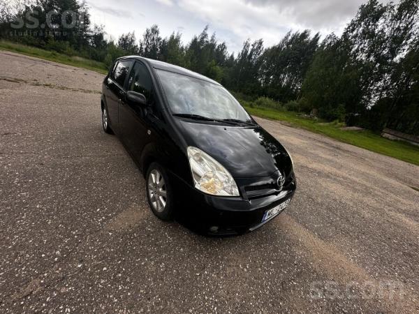 Melns Toyota Corolla Verso 2007 Daugavpils, ar dzinēja tilpumu 2.20 L un nobraukumu 322 tūkst. km par 2000 €, foto 3 vietnē AUTOMOTO.COM.LV