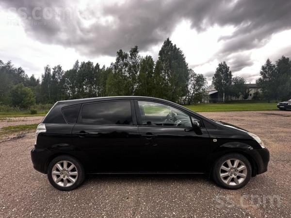 Melns Toyota Corolla Verso 2007 Daugavpils, ar dzinēja tilpumu 2.20 L un nobraukumu 322 tūkst. km par 2000 €, foto 4 vietnē AUTOMOTO.COM.LV