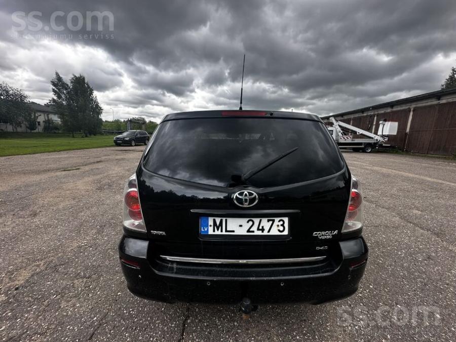 Melns Toyota Corolla Verso 2007 Daugavpils, ar dzinēja tilpumu 2.20 L un nobraukumu 322 tūkst. km par 2000 €, foto 7 vietnē AUTOMOTO.COM.LV