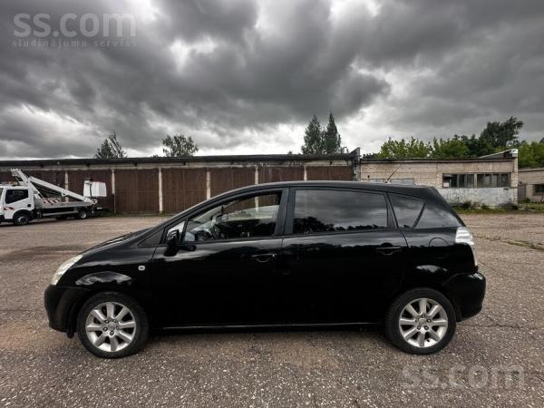Melns Toyota Corolla Verso 2007 Daugavpils, ar dzinēja tilpumu 2.20 L un nobraukumu 322 tūkst. km par 2000 €, foto 10 vietnē AUTOMOTO.COM.LV