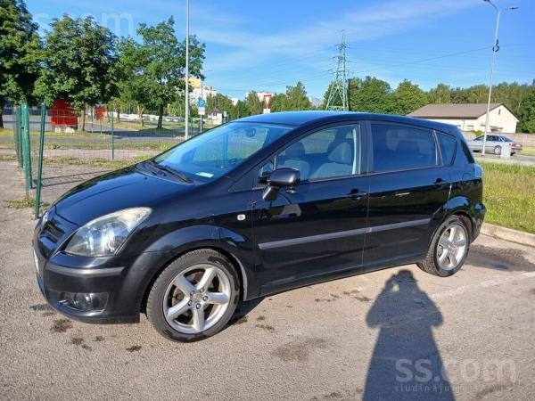 Melns Toyota Corolla Verso 2007 Rīga, ar dzinēja tilpumu 2.20 L un nobraukumu 272 tūkst. km par 2600 €, foto 1 vietnē AUTOMOTO.COM.LV