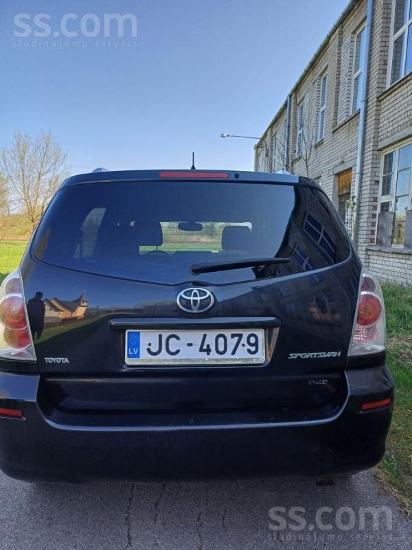 Black Toyota Corolla Verso 2007 in Riga, with an engine capacity of 2.20 L and mileage of 224 thousand km for 1450 €, photo 4 on AUTOMOTO.COM.LV