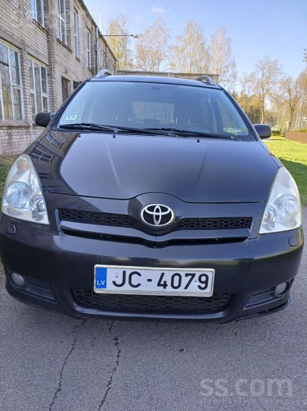 Black Toyota Corolla Verso 2007 in Riga, with an engine capacity of 2.20 L and mileage of 224 thousand km for 1450 €, photo 5 on AUTOMOTO.COM.LV