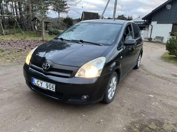 Black Toyota Corolla Verso 2007 in Kaunas, with an engine capacity of 2.23 L and mileage of 270 thousand km for 3000 €, photo 1 on AUTOMOTO.COM.LV